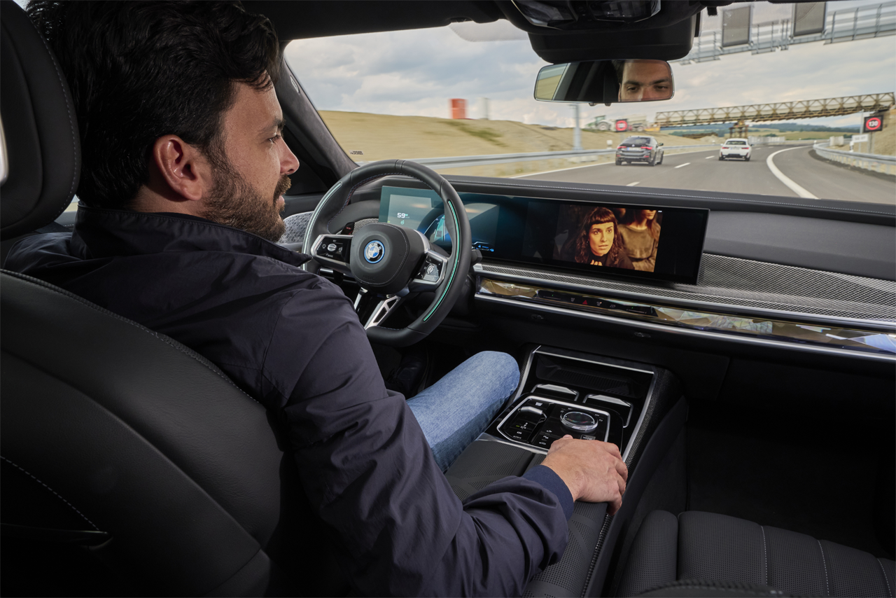 BMW combines levels 2 and 3 in automated driving